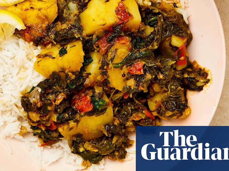 Aloo Palak (Pakistani Spinach & Potato Curry) Recipe - Samsung Food