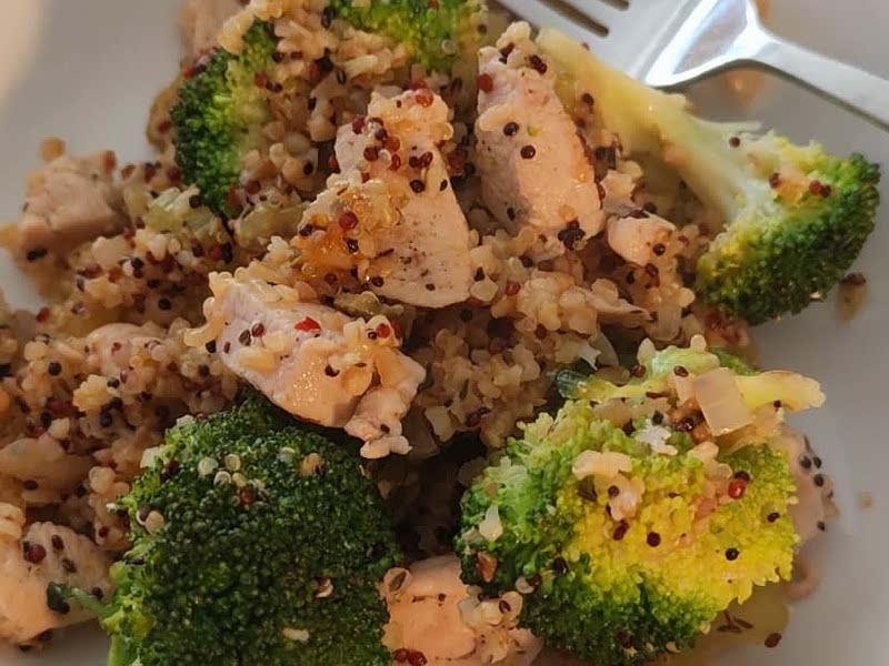 Healthy Chicken Broccoli Quinoa (Easy One-Pan Recipe!) - Samsung Food