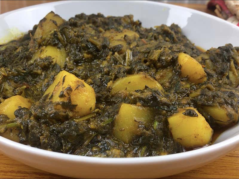 Aloo Palak (Pakistani Spinach & Potato Curry) Recipe - Samsung Food