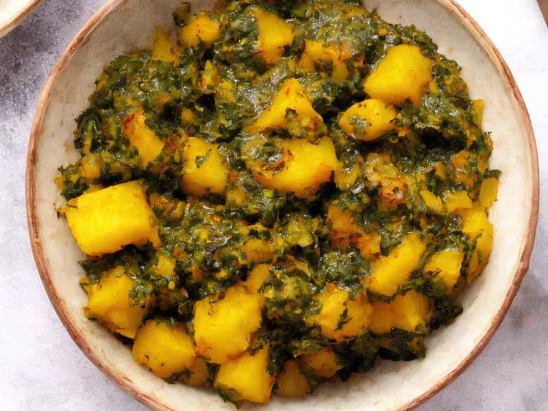 Aloo Palak (Pakistani Spinach & Potato Curry) Recipe - Samsung Food
