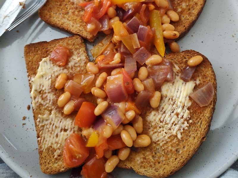 Creamy lemon & “ricotta” butter beans on toast Recipe - Samsung Food