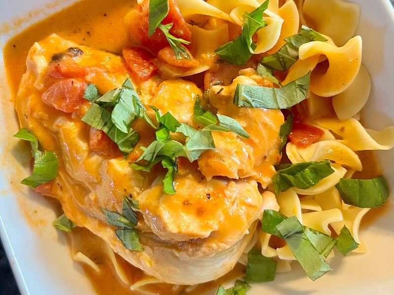 Slow Cooker Creamy Tomato Basil Chicken Recipe — Samsung Food