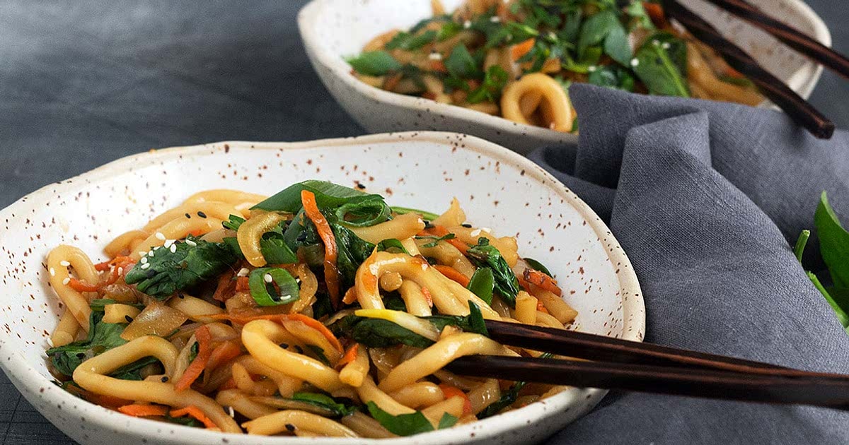 15 Minute Spicy Udon and Vegetable Stir Fry Recipe - Samsung Food