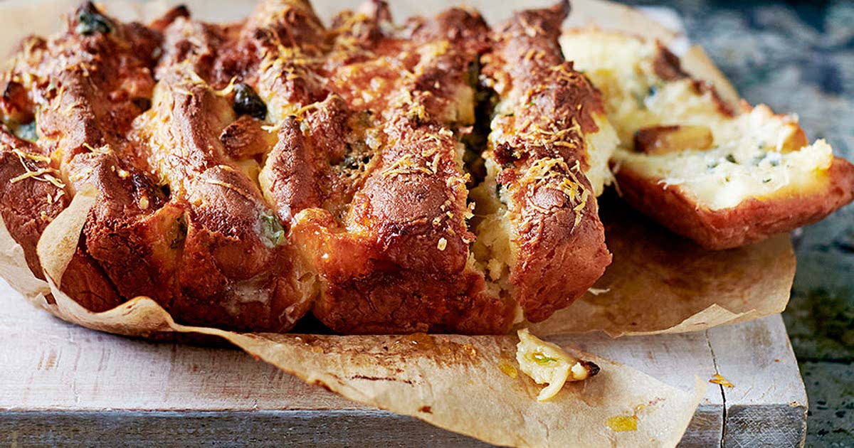 Cheese & garlic tear ’n’ share bread Recipe — Samsung Food