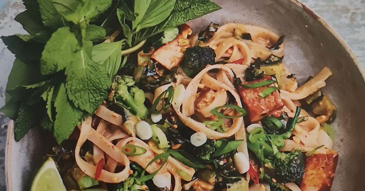 Peanut butter and purple sprouting broccoli pad thai Recipe — Samsung Food