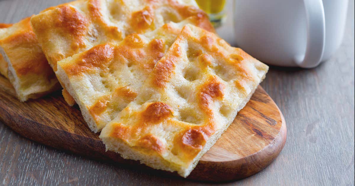 Focaccia (fügassa) alla genovese (Genoa-style focaccia) Recipe ...