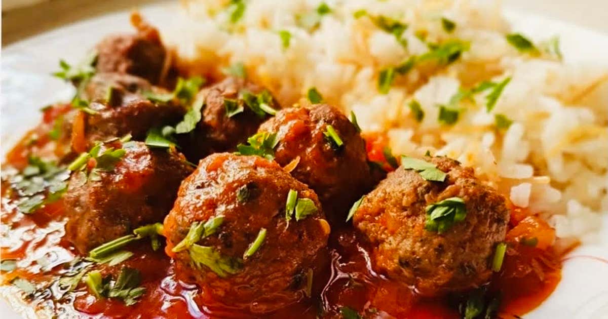 Dawood Basha, Lebanese Kafta Meatballs in Tomato Sauce Recipe - Samsung ...