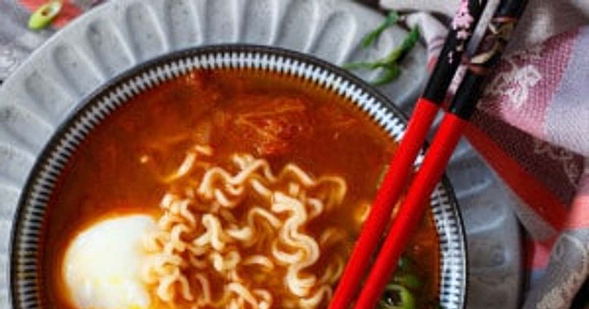 Spicy Korean Kimchi Ramen Recipe - Samsung Food