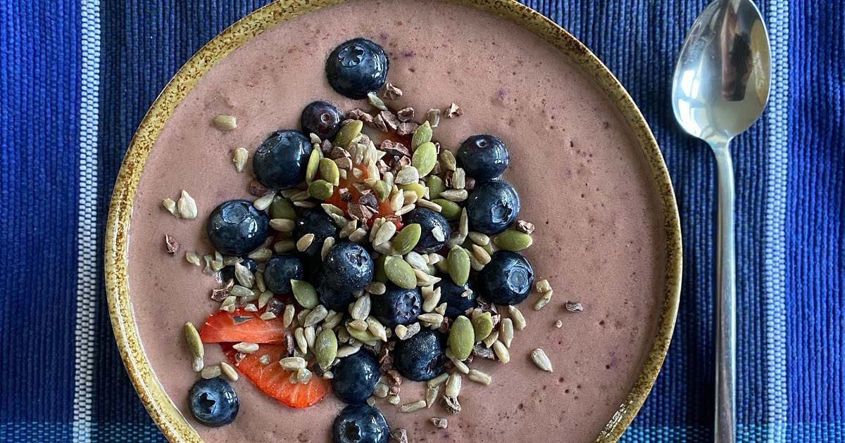 Berry Breakfast Shake Bowl Recipe - Samsung Food