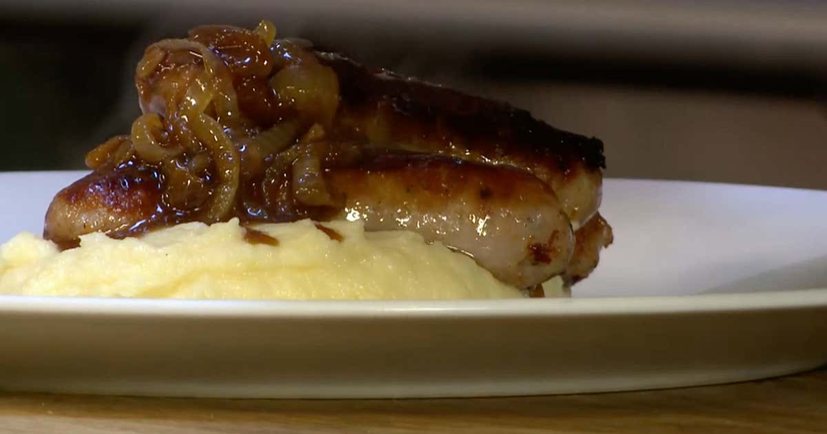 Bangers with Onion Gravy and Mash - James Martin Chef Recipe - Samsung Food