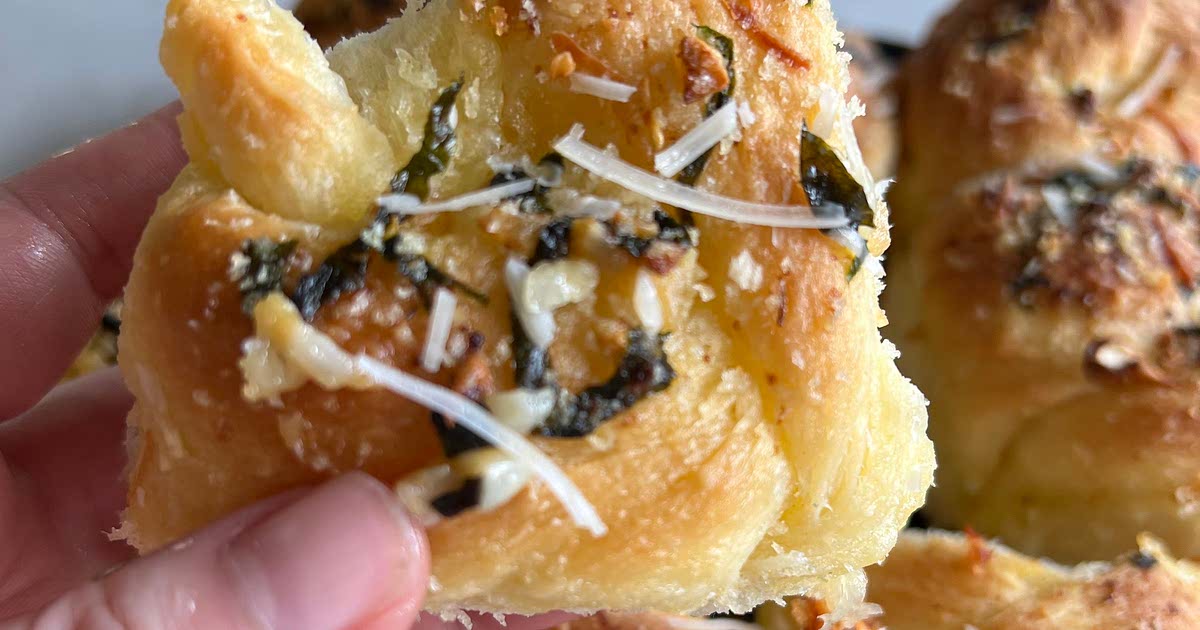 Fluffy No-Knead Milk Bread Miso Garlic Knots Recipe By Kat Lieu ...