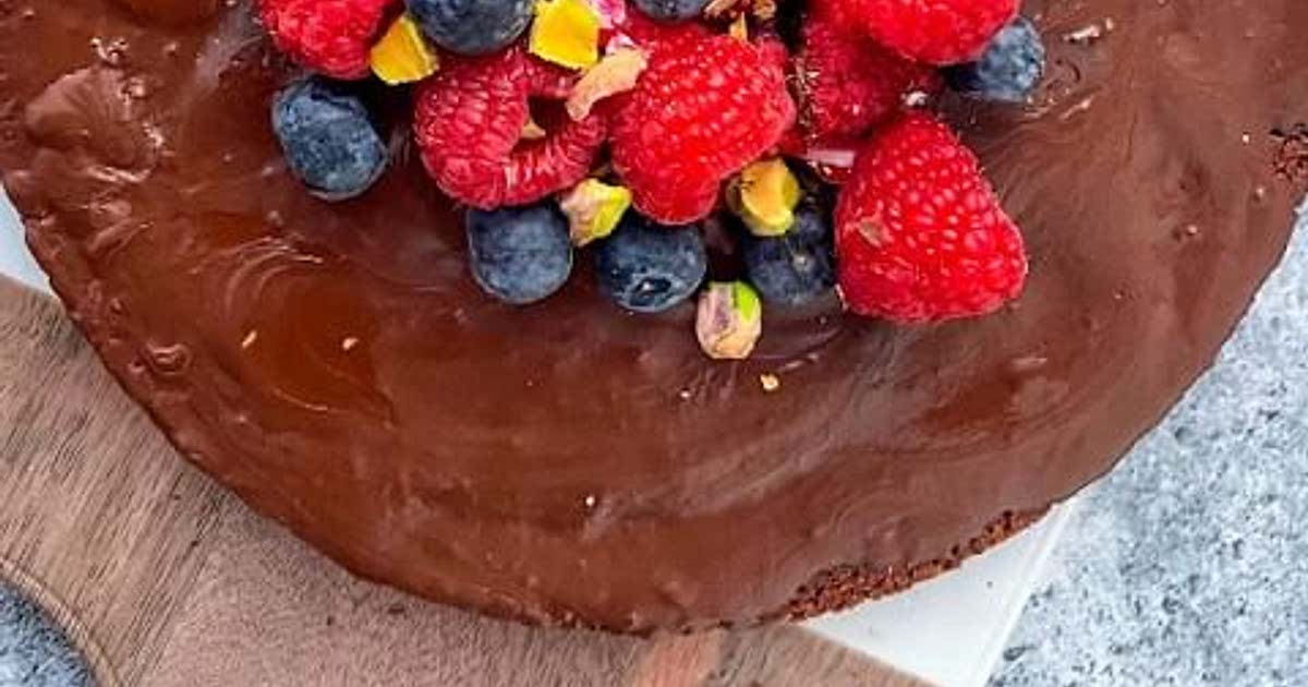 🤯💕🍞 STALE BREAD BROWNIE CAKE. 👋Did you know BREAD is the most wasted food in the world ...