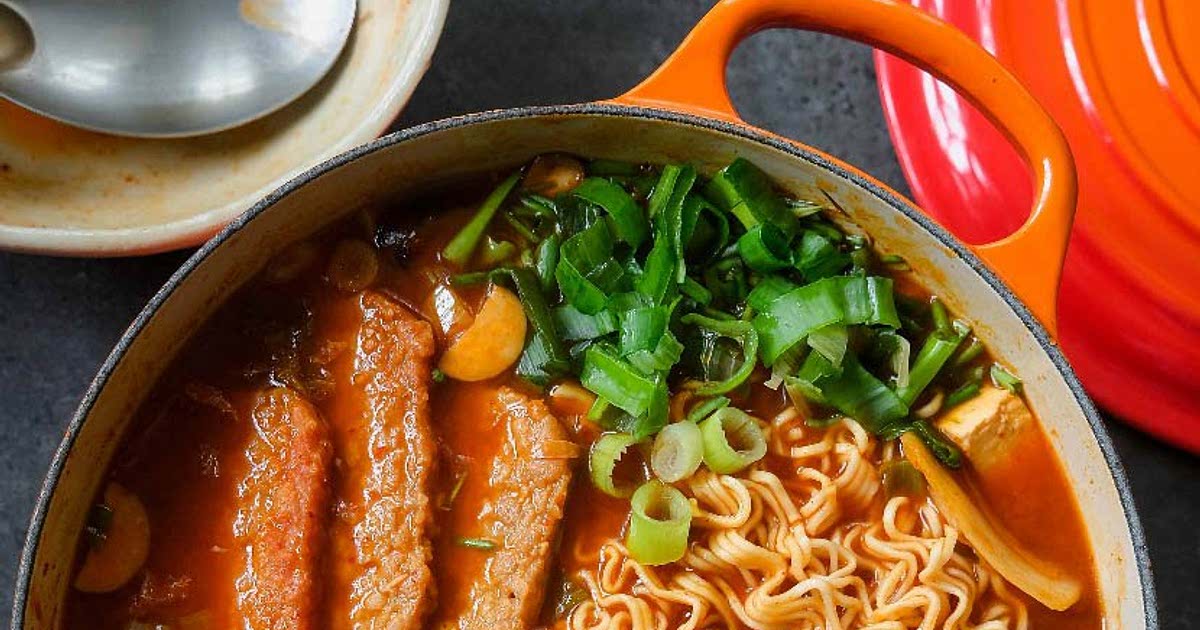 Vegan Budae Jjigae 부대찌개 (Korean Army Base Stew) Recipe - Samsung Food