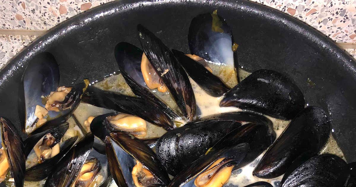 Mussels buzara style Recipe — Samsung Food