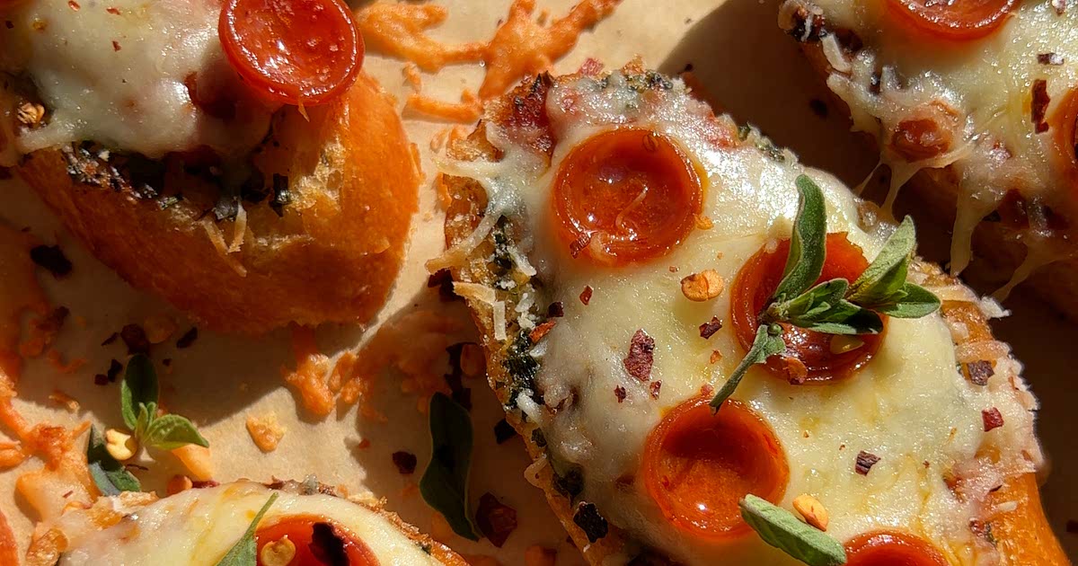 Spicy Pizza Crostini Recipe - Samsung Food