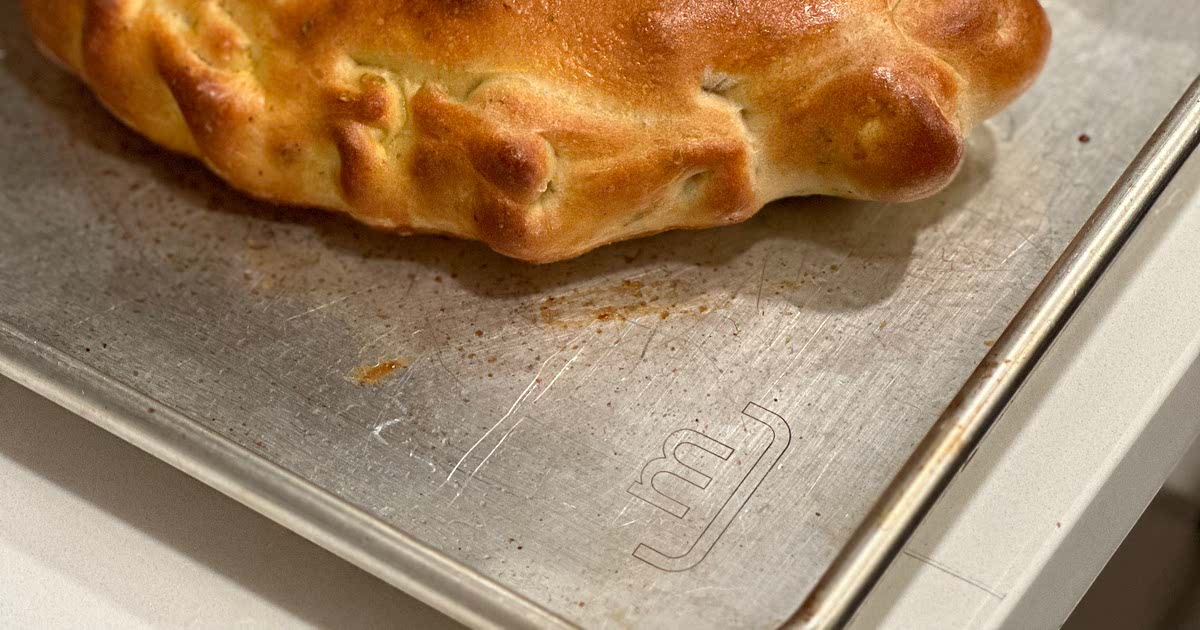 Easy 3 Cheese Calzone with Pepperoni and Mushrooms Recipe — Samsung Food