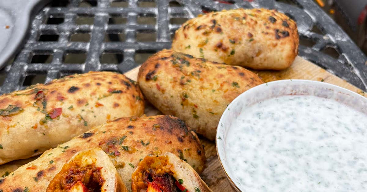 Butter Chicken Garlic Naan Spring Rolls Recipe — Samsung Food