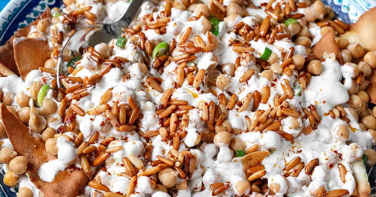 Fatteh (Spiced Chickpeas with Crispy Pita and Garlicky Yogurt) Recipe ...