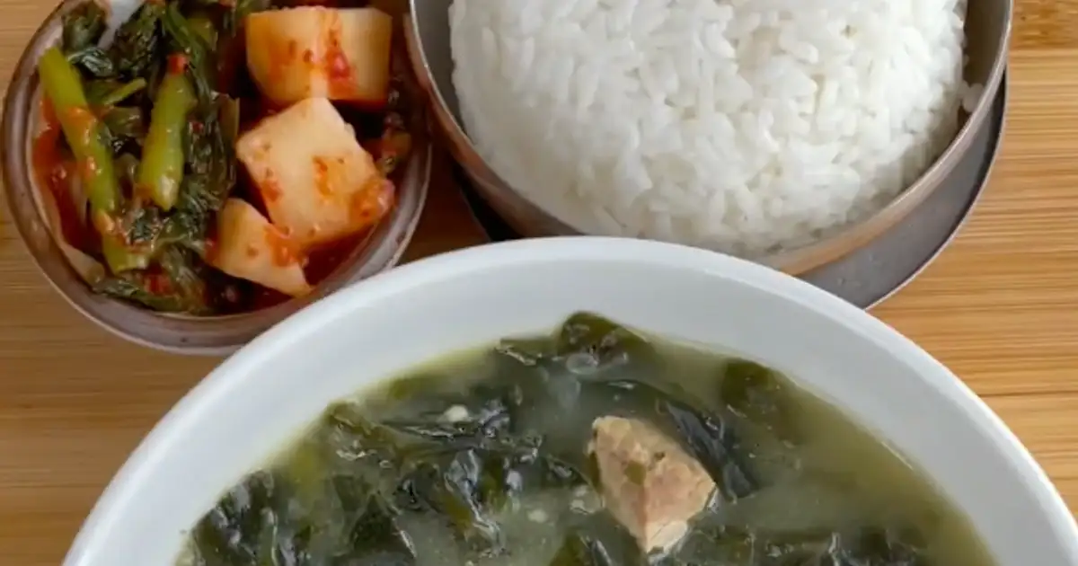 𝗦𝗲𝗮𝘄𝗲𝗲𝗱 & 𝗕𝗲𝗲𝗳 𝗦𝗼𝘂𝗽 (𝗠𝗶𝘆𝘂𝗸 𝗚𝘂𝗸) | 미역국⁣ 🌿 Recipe — Samsung Food