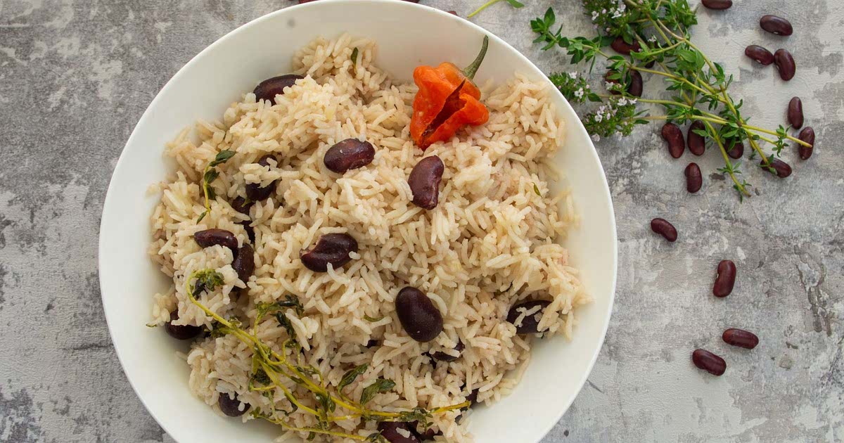 Rice cooker Jamaican rice and peas Recipe — Samsung Food