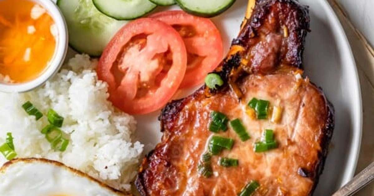 Vietnamese Grilled Lemongrass Pork Chop with Broken Rice (Com Suon ...