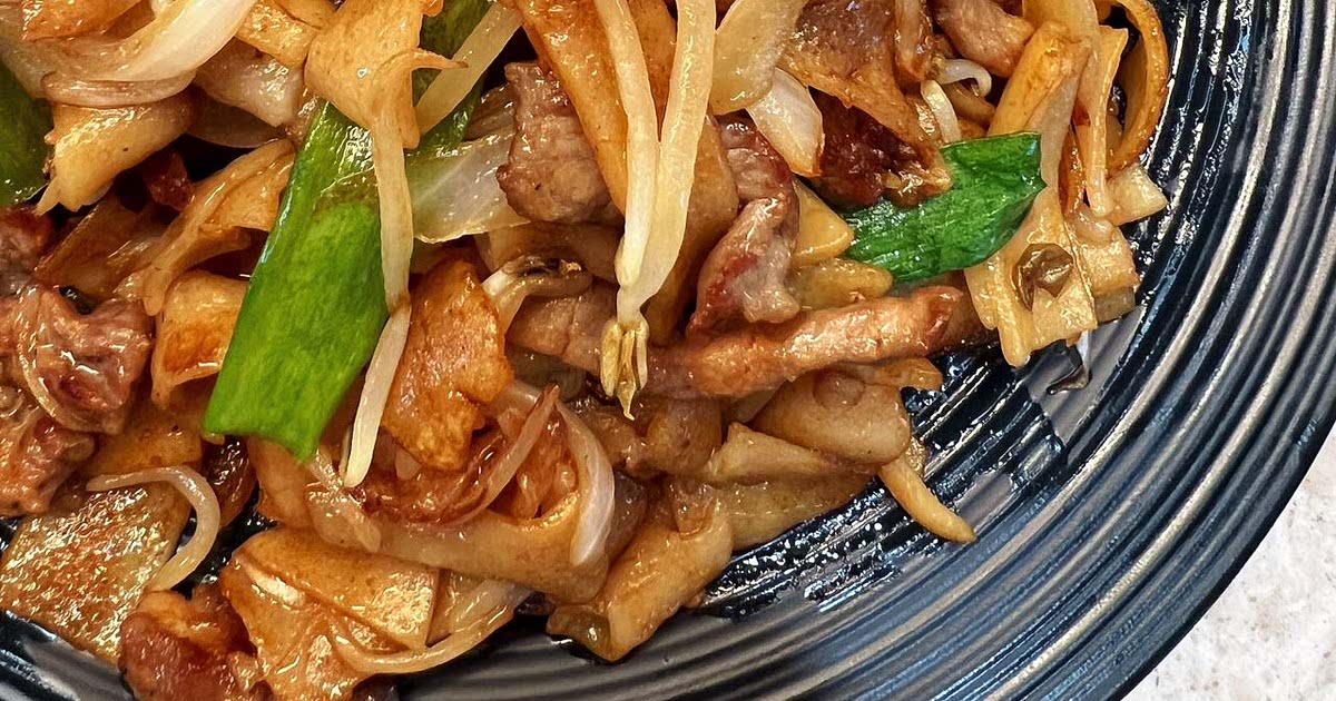Beef Chow Fun (Stir-fried Rice Noodles) Recipe - Samsung Food