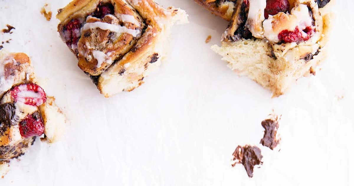 𝐂𝐡𝐨𝐜𝐨𝐥𝐚𝐭𝐞 𝐚𝐧𝐝 𝐑𝐚𝐬𝐩𝐛𝐞𝐫𝐫𝐲 𝐛𝐮𝐧𝐬 Recipe - Samsung Food