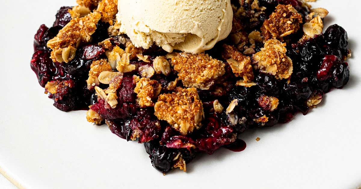 Berry Crisp with Mixed Frozen Berries Recipe - Samsung Food