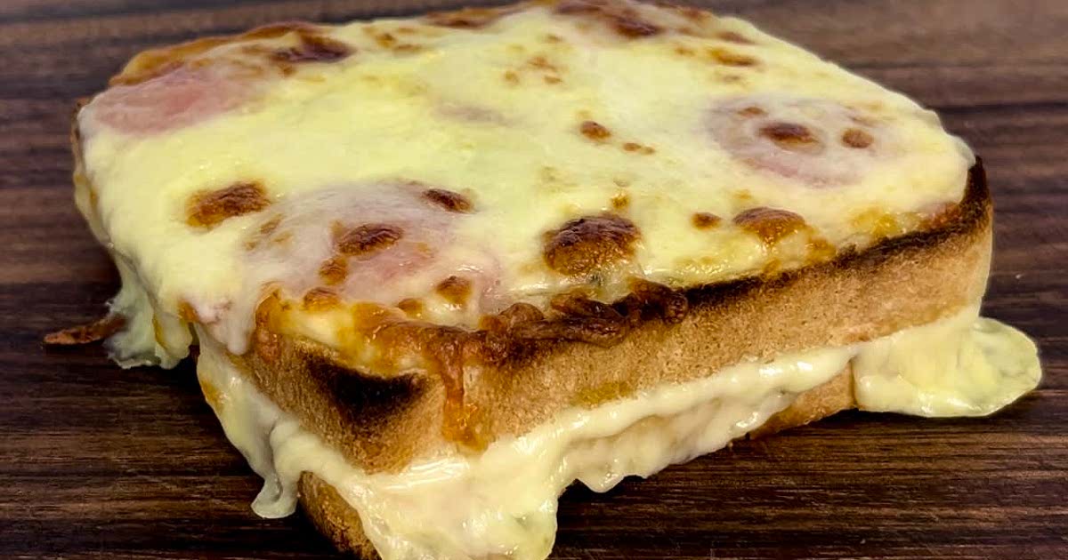 The viral pizza lava toast Recipe - Samsung Food