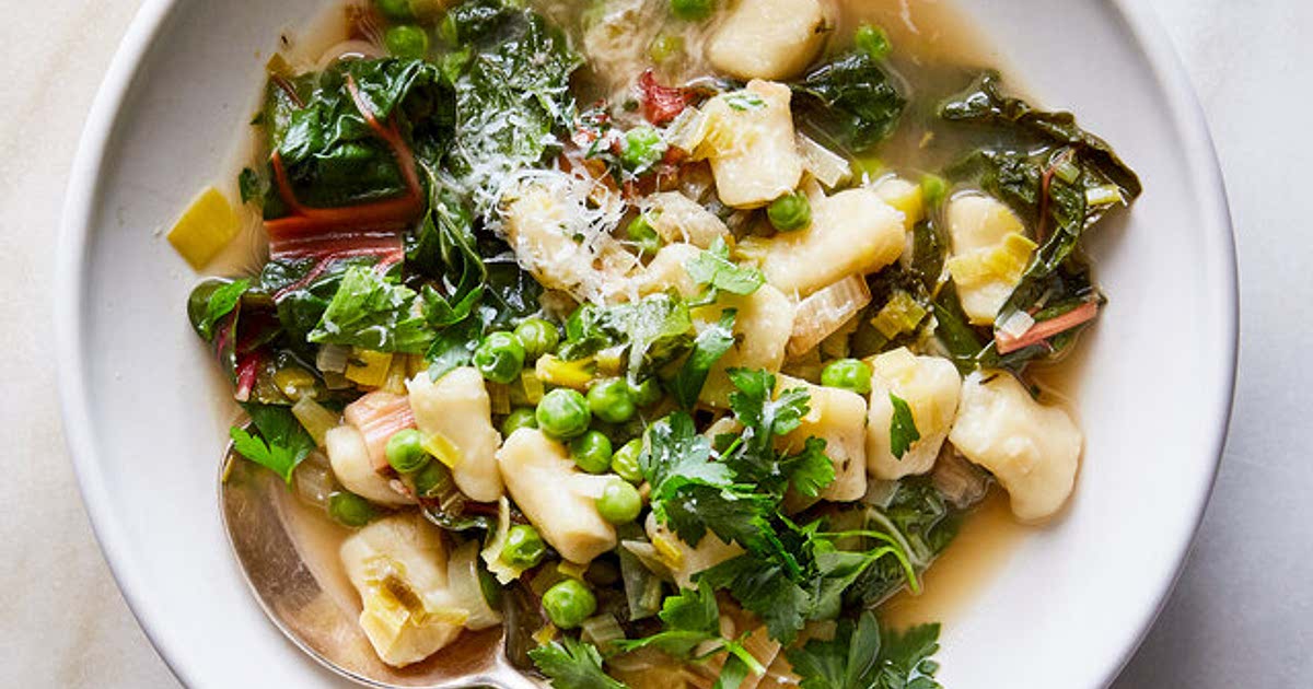 One-Pot Braised Chard With Gnocchi, Peas and Leeks Recipe — Samsung Food