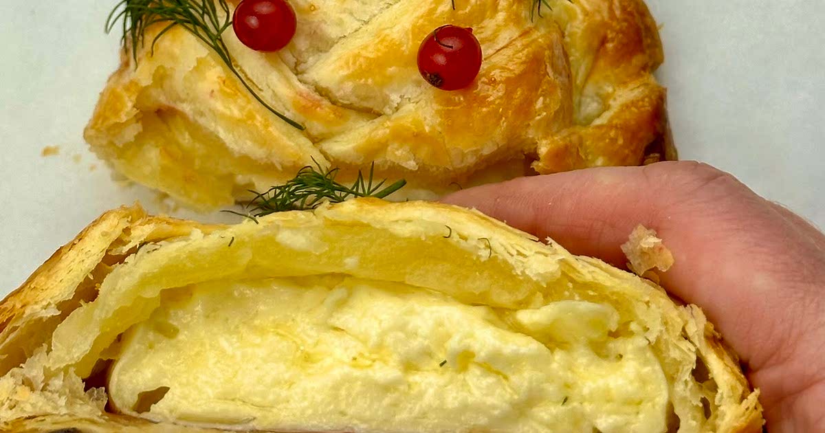 Baked Brie Christmas Tree Recipe | Samsung Food App