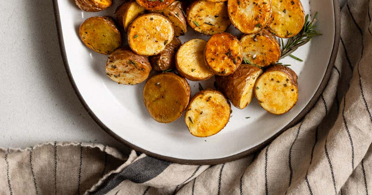 Crispy Oven-Roasted Red Mini Potatoes with Rosemary Recipe - Samsung Food