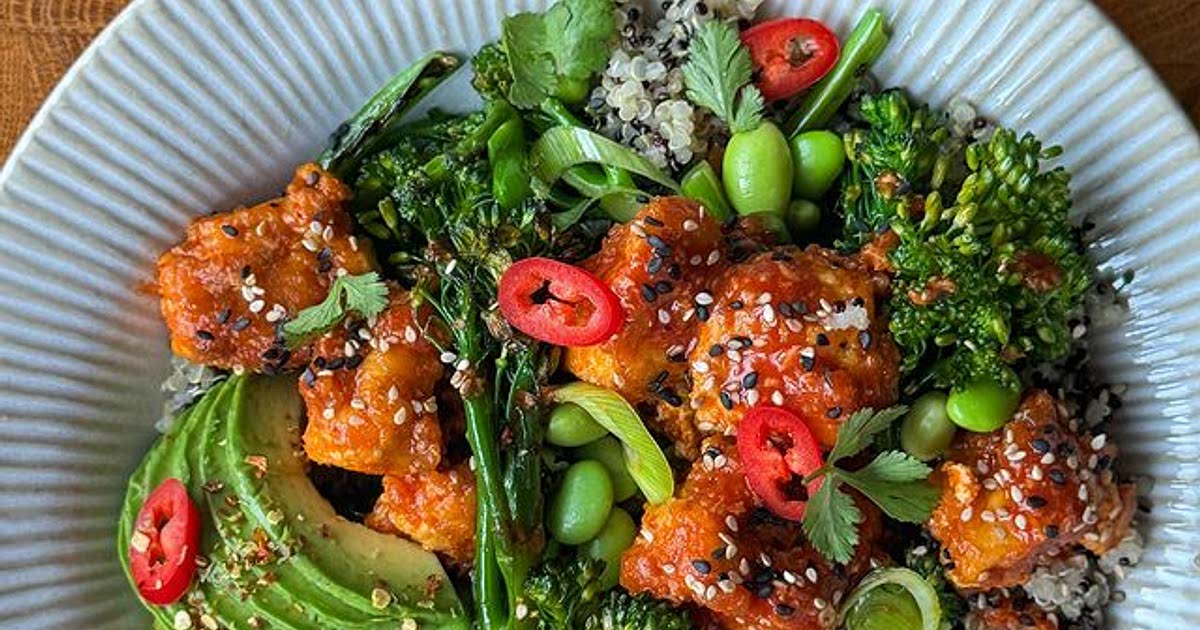 Spicy Tofu Power Bowl with quinoa, broccoli and edamame Recipe ...