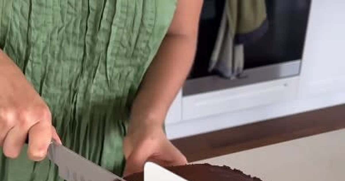 No-bake chocolate cake made with two ingredients Recipe — Samsung Food