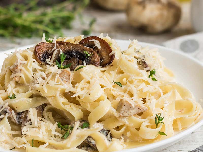 Pasta con champiñones en salsa blanca Recipe - Samsung Food