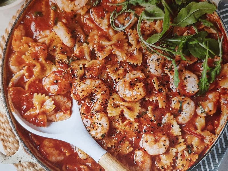 Oven-baked spicy prawn arrabbiata pasta Recipe - Samsung Food