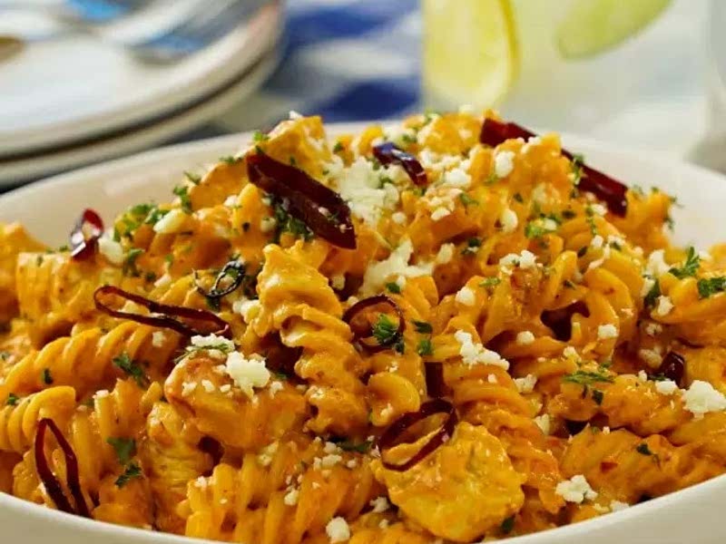 Pasta con Pollo en Salsa de Guajillo Recipe - Samsung Food