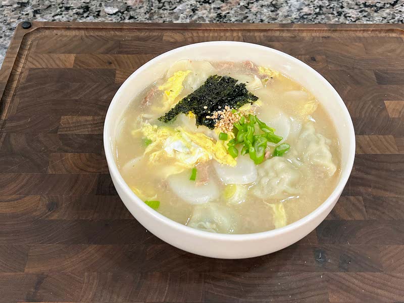 How to Make Korean Rice Cake Soup with Dumplings! Recipe - Samsung Food