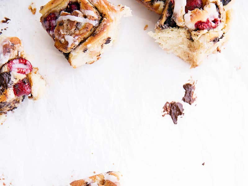 𝐂𝐡𝐨𝐜𝐨𝐥𝐚𝐭𝐞 𝐚𝐧𝐝 𝐑𝐚𝐬𝐩𝐛𝐞𝐫𝐫𝐲 𝐛𝐮𝐧𝐬 Recipe - Samsung Food